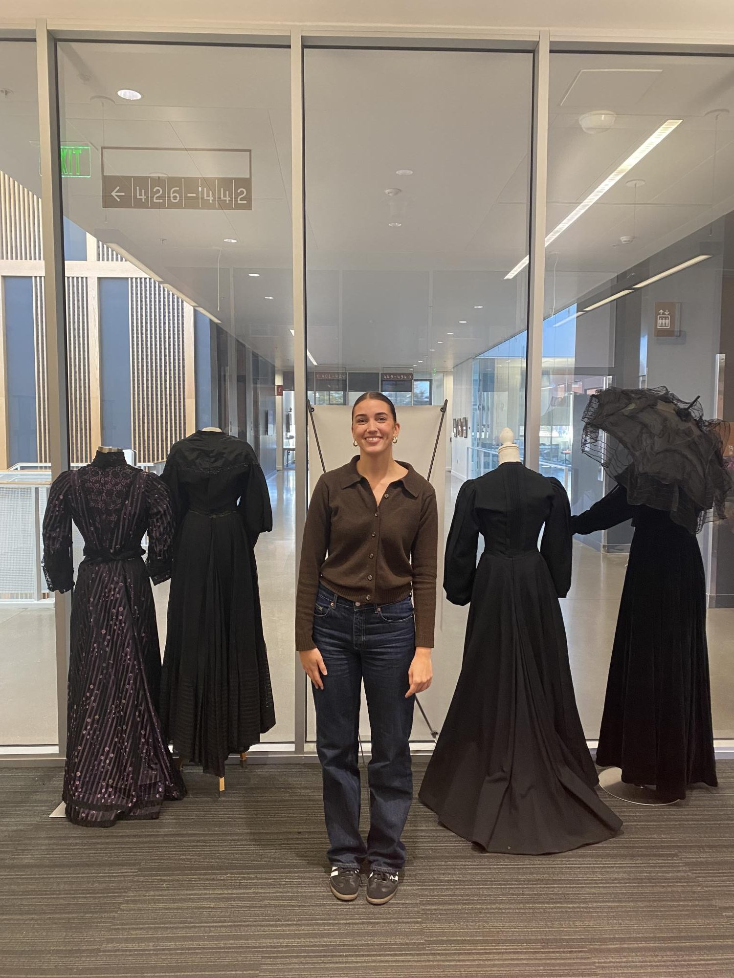 Historical Mourning Dress Collection Titled ‘Death Becomes Her’ On ...
